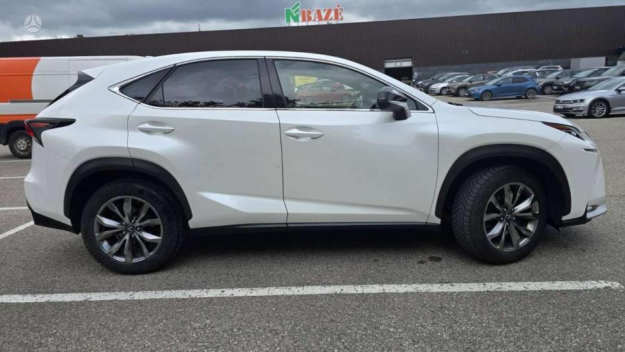 White Lexus NX 300h 2014 in Vilnius, with an engine capacity of 2.49 L and mileage of 109 thousand km for 20000 €, photo 7 on AUTOMOTO.COM.LV