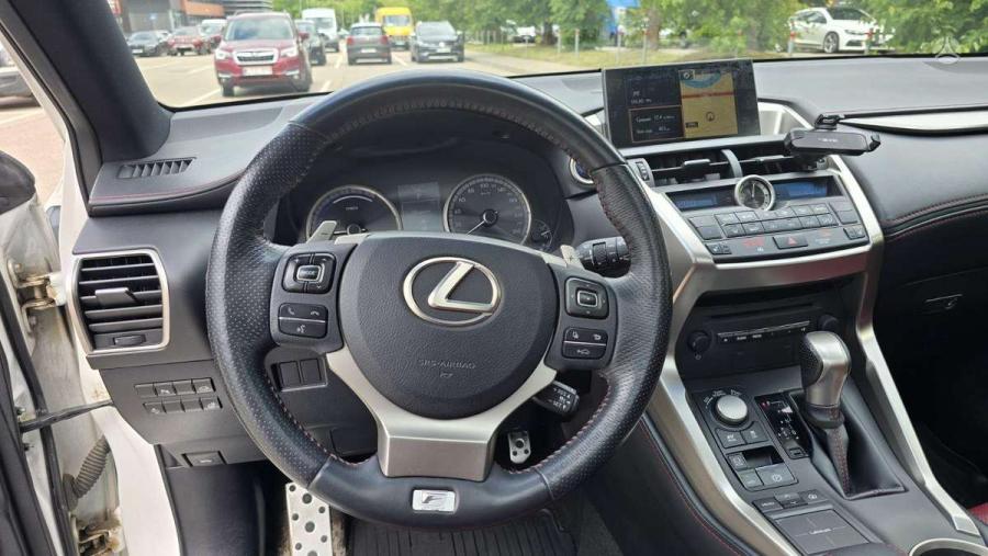 White Lexus NX 300h 2014 in Vilnius, with an engine capacity of 2.49 L and mileage of 109 thousand km for 20000 €, photo 10 on AUTOMOTO.COM.LV