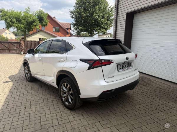 White Lexus NX 300h 2014 in Siauliai, with an engine capacity of 2.49 L and mileage of 286 thousand km for 19400 €, photo 4 on AUTOMOTO.COM.LV