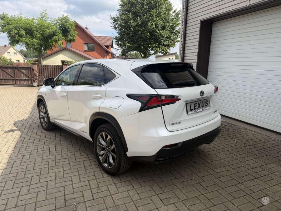 White Lexus NX 300h 2014 in Siauliai, with an engine capacity of 2.49 L and mileage of 286 thousand km for 19400 €, photo 5 on AUTOMOTO.COM.LV