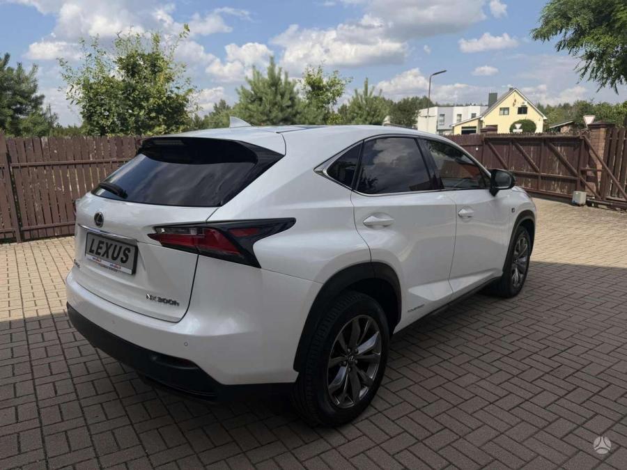 White Lexus NX 300h 2014 in Siauliai, with an engine capacity of 2.49 L and mileage of 286 thousand km for 19400 €, photo 7 on AUTOMOTO.COM.LV