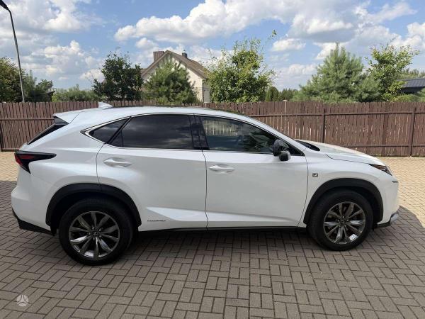 White Lexus NX 300h 2014 in Siauliai, with an engine capacity of 2.49 L and mileage of 286 thousand km for 19400 €, photo 10 on AUTOMOTO.COM.LV