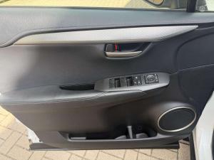 White Lexus NX 300h 2014 in Siauliai, with an engine capacity of 2.49 L and mileage of 286 thousand km for 19400 €, photo 13 on AUTOMOTO.COM.LV