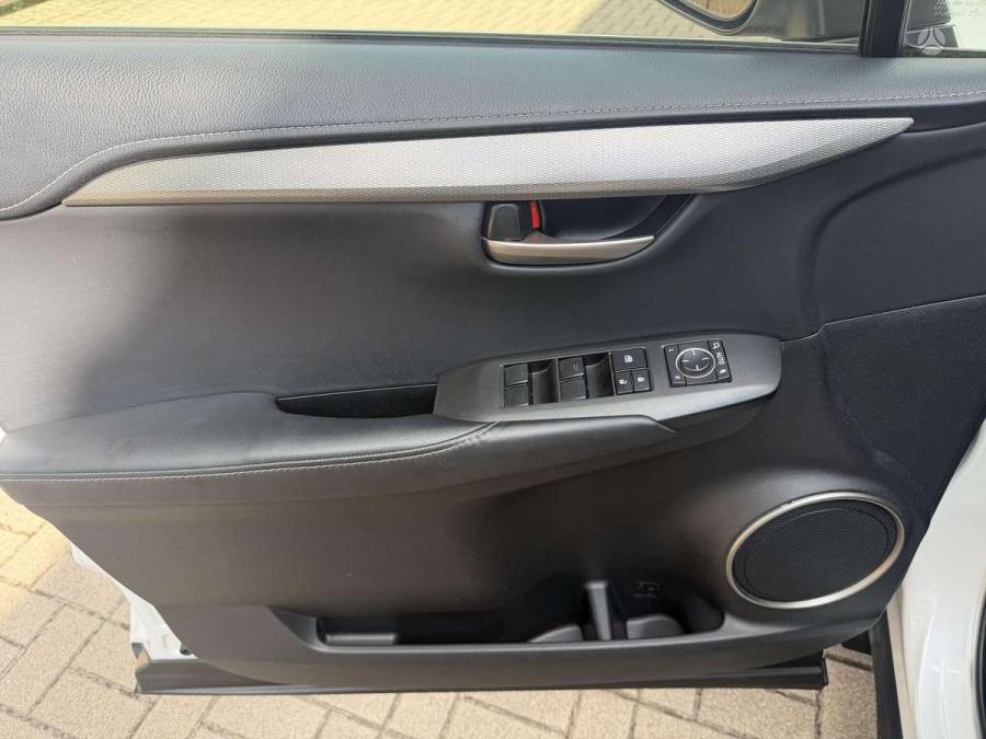 White Lexus NX 300h 2014 in Siauliai, with an engine capacity of 2.49 L and mileage of 286 thousand km for 19400 €, photo 13 on AUTOMOTO.COM.LV