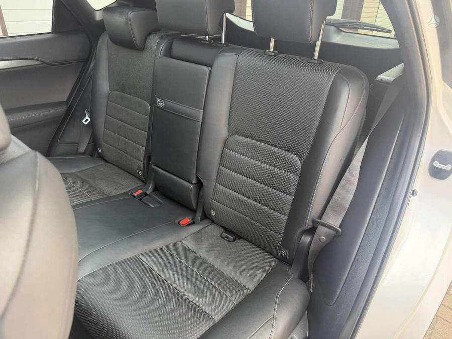 White Lexus NX 300h 2014 in Siauliai, with an engine capacity of 2.49 L and mileage of 286 thousand km for 19400 €, photo 17 on AUTOMOTO.COM.LV