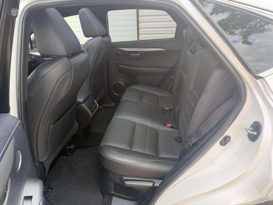 White Lexus NX 300h 2014 in Siauliai, with an engine capacity of 2.49 L and mileage of 286 thousand km for 19400 €, photo 18 on AUTOMOTO.COM.LV