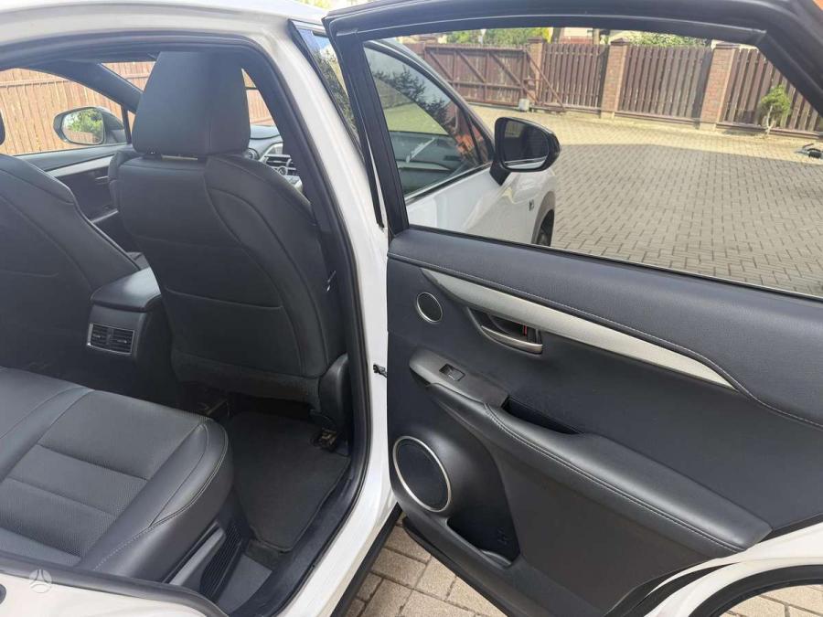 White Lexus NX 300h 2014 in Siauliai, with an engine capacity of 2.49 L and mileage of 286 thousand km for 19400 €, photo 20 on AUTOMOTO.COM.LV