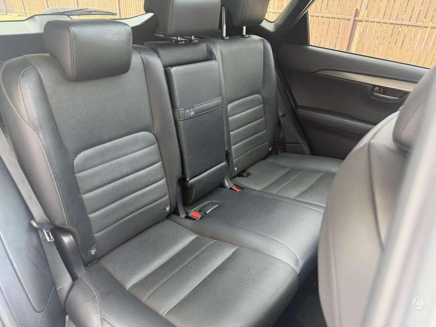 White Lexus NX 300h 2014 in Siauliai, with an engine capacity of 2.49 L and mileage of 286 thousand km for 19400 €, photo 22 on AUTOMOTO.COM.LV