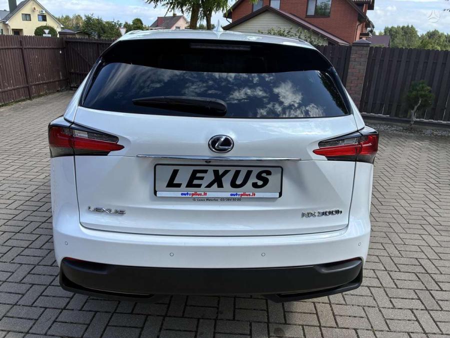 White Lexus NX 300h 2014 in Vilnius, with an engine capacity of 2.49 L and mileage of 286 thousand km for 17900 €, photo 6 on AUTOMOTO.COM.LV