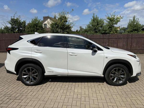 White Lexus NX 300h 2014 in Vilnius, with an engine capacity of 2.49 L and mileage of 286 thousand km for 17900 €, photo 7 on AUTOMOTO.COM.LV
