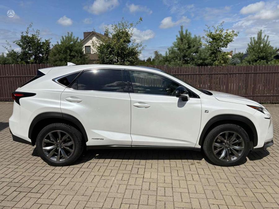 White Lexus NX 300h 2014 in Vilnius, with an engine capacity of 2.49 L and mileage of 286 thousand km for 17900 €, photo 8 on AUTOMOTO.COM.LV