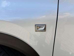 White Lexus NX 300h 2014 in Vilnius, with an engine capacity of 2.49 L and mileage of 286 thousand km for 17900 €, photo 9 on AUTOMOTO.COM.LV