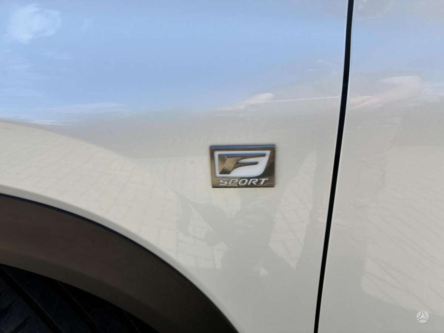White Lexus NX 300h 2014 in Vilnius, with an engine capacity of 2.49 L and mileage of 286 thousand km for 17900 €, photo 9 on AUTOMOTO.COM.LV