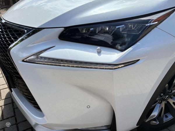White Lexus NX 300h 2014 in Vilnius, with an engine capacity of 2.49 L and mileage of 286 thousand km for 17900 €, photo 9 on AUTOMOTO.COM.LV
