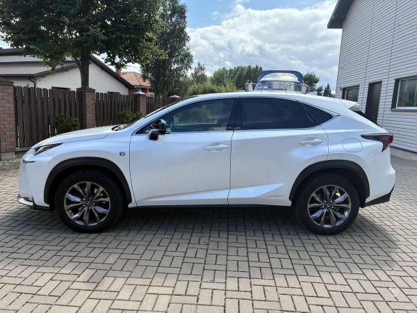 White Lexus NX 300h 2014 in Vilnius, with an engine capacity of 2.49 L and mileage of 286 thousand km for 17900 €, photo 10 on AUTOMOTO.COM.LV