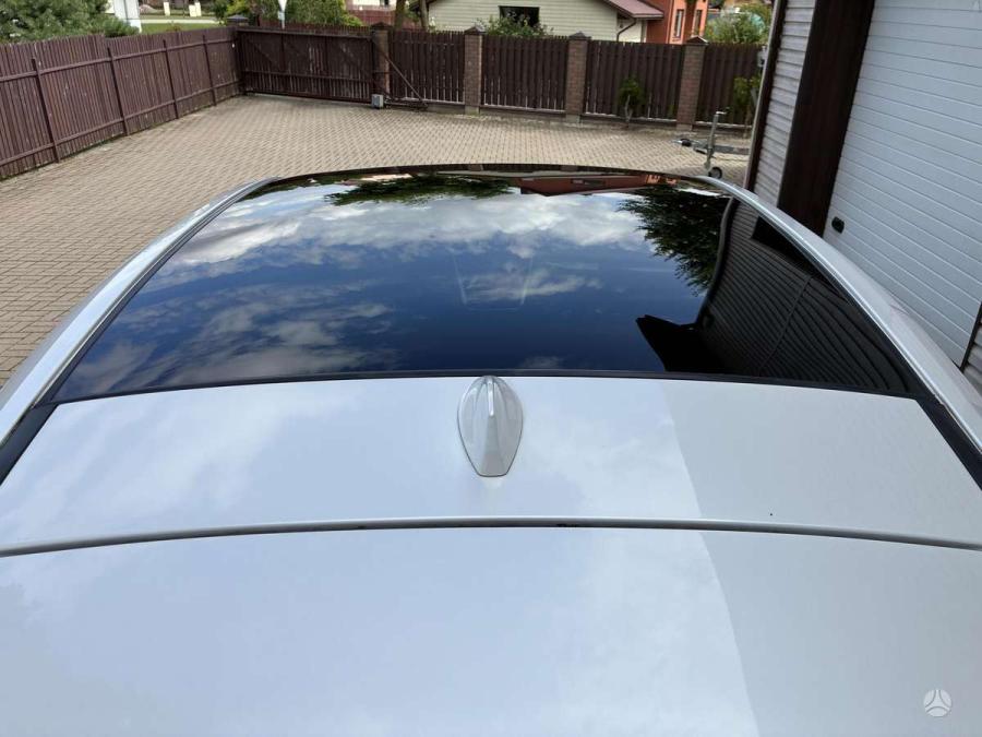 White Lexus NX 300h 2014 in Vilnius, with an engine capacity of 2.49 L and mileage of 286 thousand km for 17900 €, photo 12 on AUTOMOTO.COM.LV