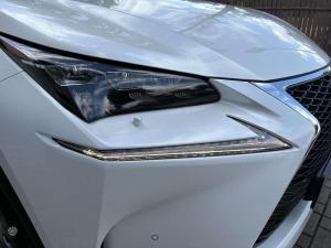 White Lexus NX 300h 2014 in Vilnius, with an engine capacity of 2.49 L and mileage of 286 thousand km for 17900 €, photo 13 on AUTOMOTO.COM.LV