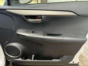 White Lexus NX 300h 2014 in Vilnius, with an engine capacity of 2.49 L and mileage of 286 thousand km for 17900 €, photo 17 on AUTOMOTO.COM.LV