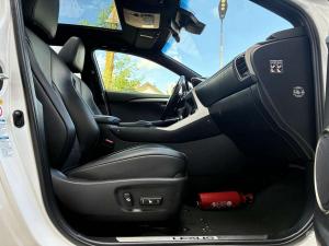 White Lexus NX 300h 2014 in Vilnius, with an engine capacity of 2.49 L and mileage of 286 thousand km for 17900 €, photo 18 on AUTOMOTO.COM.LV