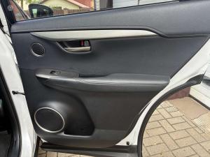 White Lexus NX 300h 2014 in Vilnius, with an engine capacity of 2.49 L and mileage of 286 thousand km for 17900 €, photo 20 on AUTOMOTO.COM.LV