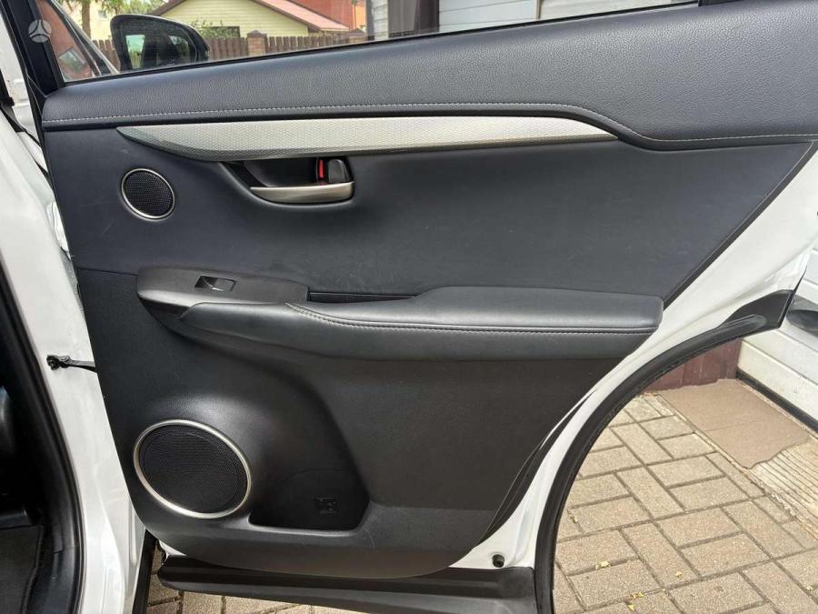 White Lexus NX 300h 2014 in Vilnius, with an engine capacity of 2.49 L and mileage of 286 thousand km for 17900 €, photo 20 on AUTOMOTO.COM.LV