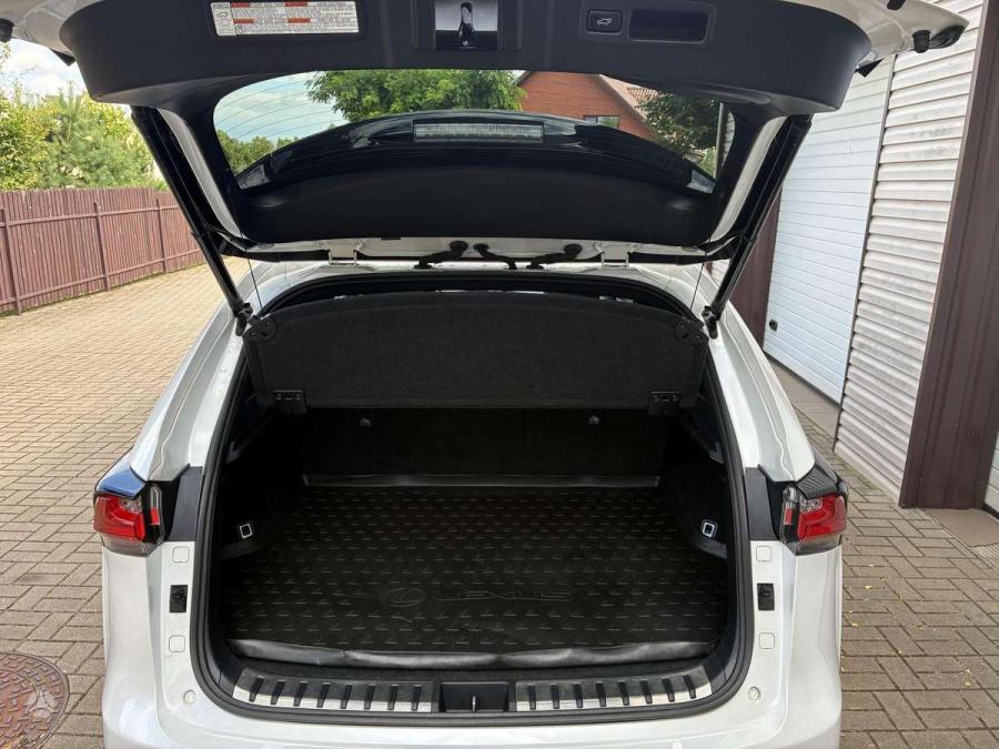 White Lexus NX 300h 2014 in Vilnius, with an engine capacity of 2.49 L and mileage of 286 thousand km for 17900 €, photo 22 on AUTOMOTO.COM.LV