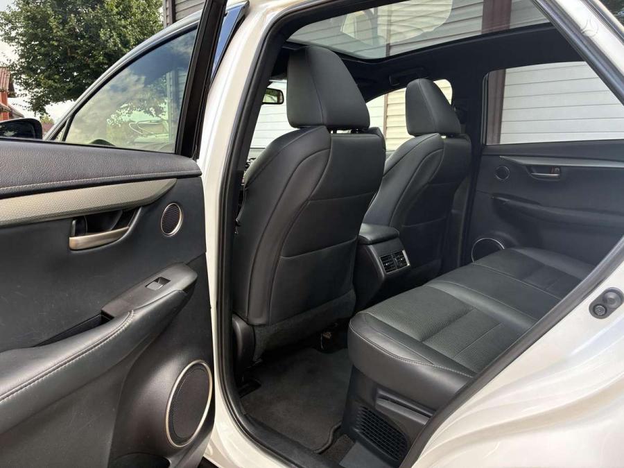White Lexus NX 300h 2014 in Vilnius, with an engine capacity of 2.49 L and mileage of 286 thousand km for 17900 €, photo 23 on AUTOMOTO.COM.LV