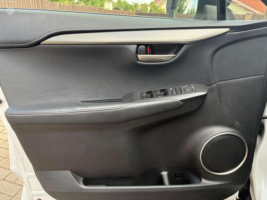 White Lexus NX 300h 2014 in Vilnius, with an engine capacity of 2.49 L and mileage of 286 thousand km for 17900 €, photo 30 on AUTOMOTO.COM.LV
