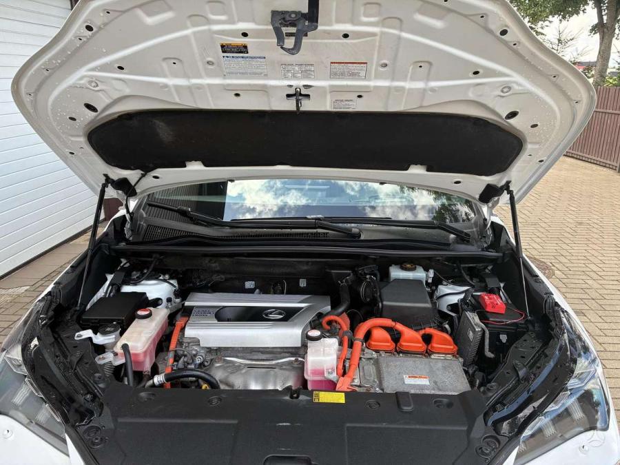 White Lexus NX 300h 2014 in Vilnius, with an engine capacity of 2.49 L and mileage of 286 thousand km for 17900 €, photo 32 on AUTOMOTO.COM.LV