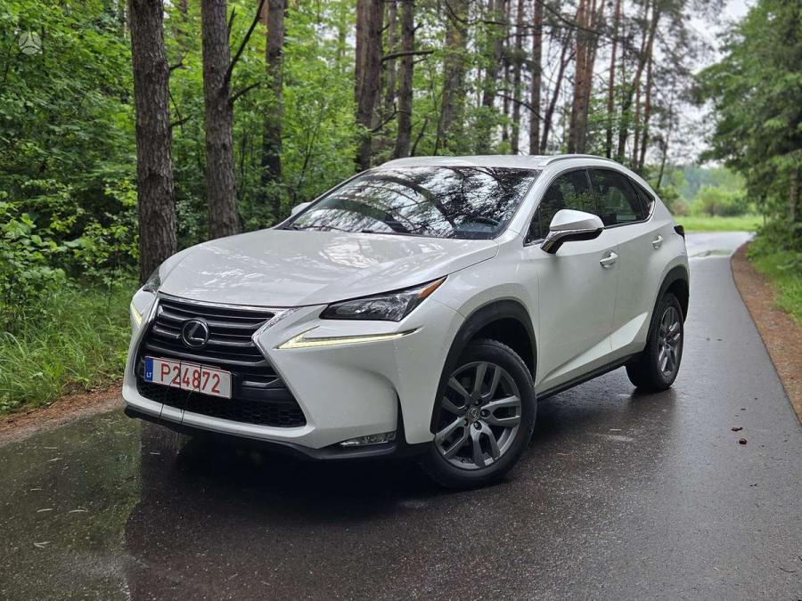 White Lexus NX 300h 2014 in Vilnius, with an engine capacity of 2.49 L and mileage of 178 thousand km for 16600 €, photo 3 on AUTOMOTO.COM.LV