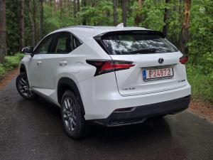 White Lexus NX 300h 2014 in Vilnius, with an engine capacity of 2.49 L and mileage of 178 thousand km for 16600 €, photo 4 on AUTOMOTO.COM.LV