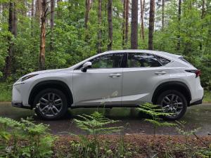 White Lexus NX 300h 2014 in Vilnius, with an engine capacity of 2.49 L and mileage of 178 thousand km for 16600 €, photo 8 on AUTOMOTO.COM.LV