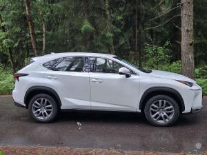 White Lexus NX 300h 2014 in Vilnius, with an engine capacity of 2.49 L and mileage of 178 thousand km for 16600 €, photo 9 on AUTOMOTO.COM.LV