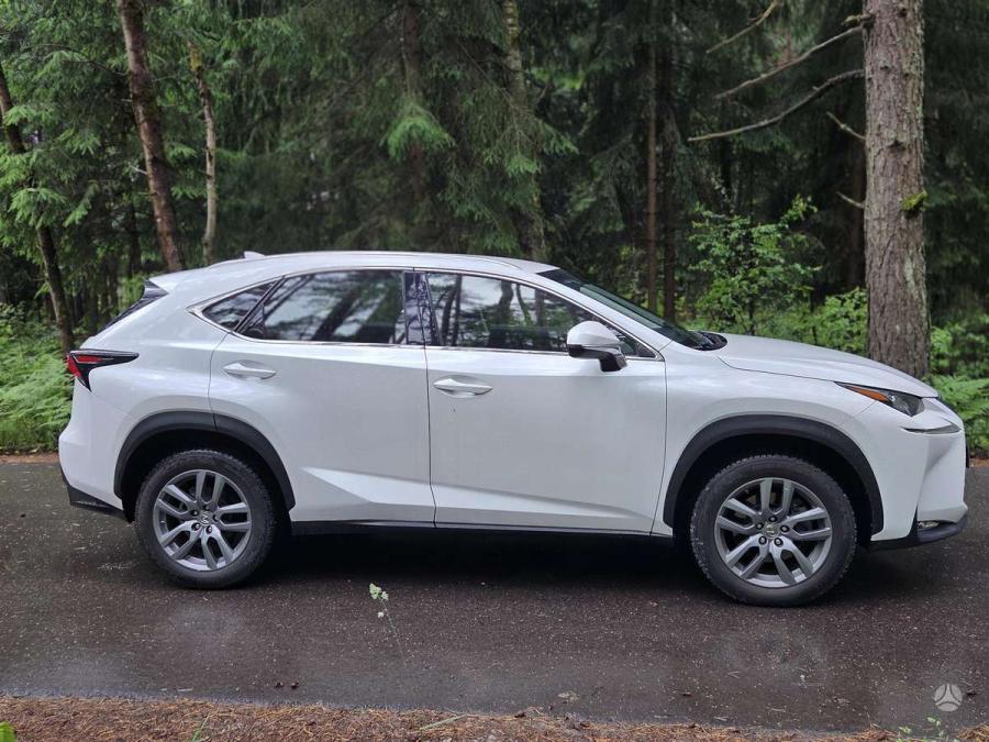 White Lexus NX 300h 2014 in Vilnius, with an engine capacity of 2.49 L and mileage of 178 thousand km for 16600 €, photo 9 on AUTOMOTO.COM.LV
