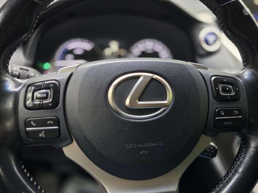 White Lexus NX 300h 2014 in Vilnius, with an engine capacity of 2.49 L and mileage of 178 thousand km for 16600 €, photo 12 on AUTOMOTO.COM.LV
