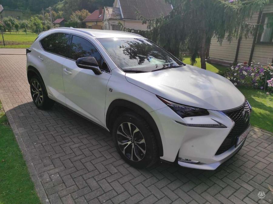 White Lexus NX 300h 2014 in Kaunas, with an engine capacity of 2.49 L and mileage of 214 thousand km for 19950 €, photo 1 on AUTOMOTO.COM.LV