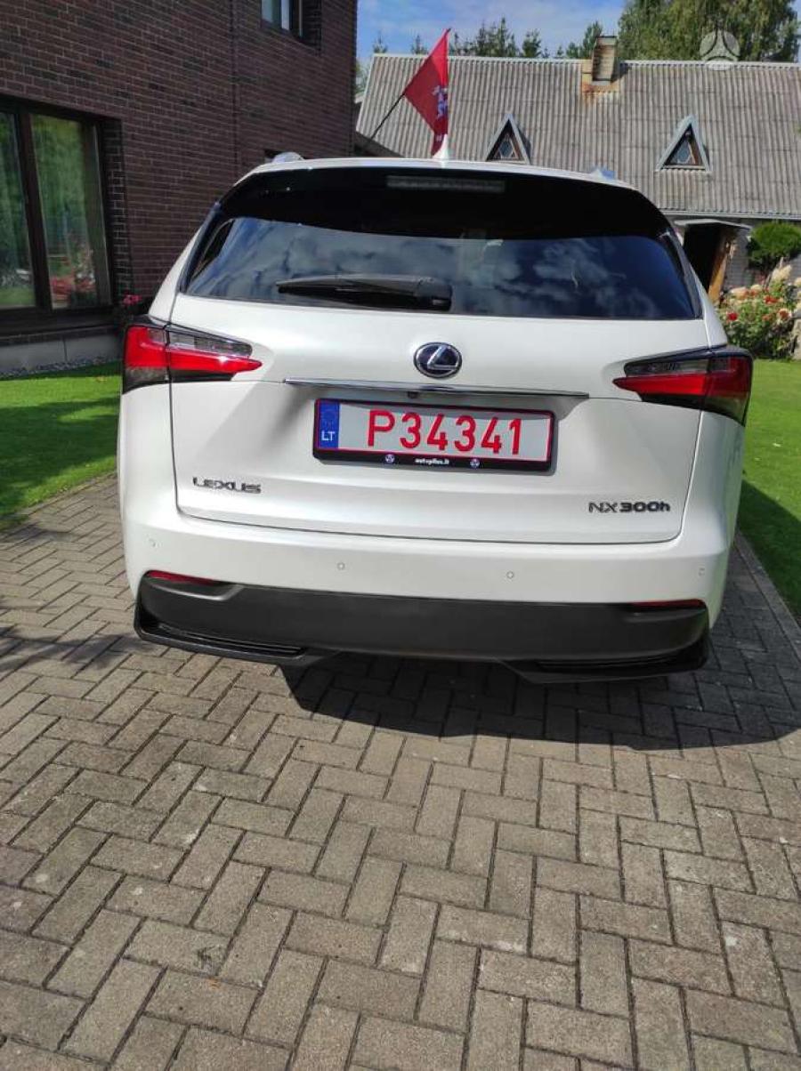 White Lexus NX 300h 2014 in Kaunas, with an engine capacity of 2.49 L and mileage of 214 thousand km for 19950 €, photo 6 on AUTOMOTO.COM.LV