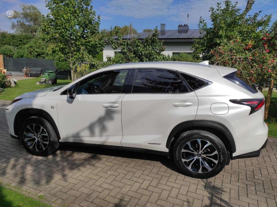 White Lexus NX 300h 2014 in Kaunas, with an engine capacity of 2.49 L and mileage of 214 thousand km for 19950 €, photo 7 on AUTOMOTO.COM.LV