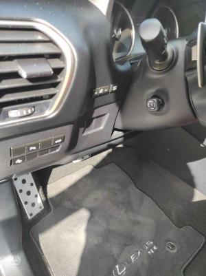 White Lexus NX 300h 2014 in Kaunas, with an engine capacity of 2.49 L and mileage of 214 thousand km for 19950 €, photo 10 on AUTOMOTO.COM.LV