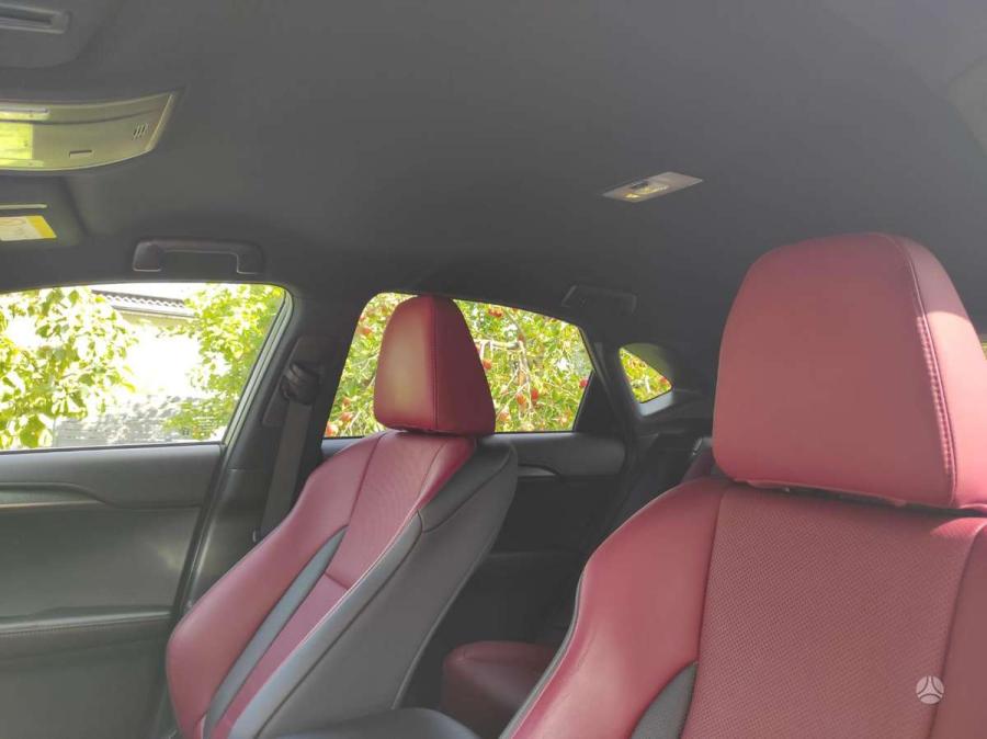 White Lexus NX 300h 2014 in Kaunas, with an engine capacity of 2.49 L and mileage of 214 thousand km for 19950 €, photo 12 on AUTOMOTO.COM.LV