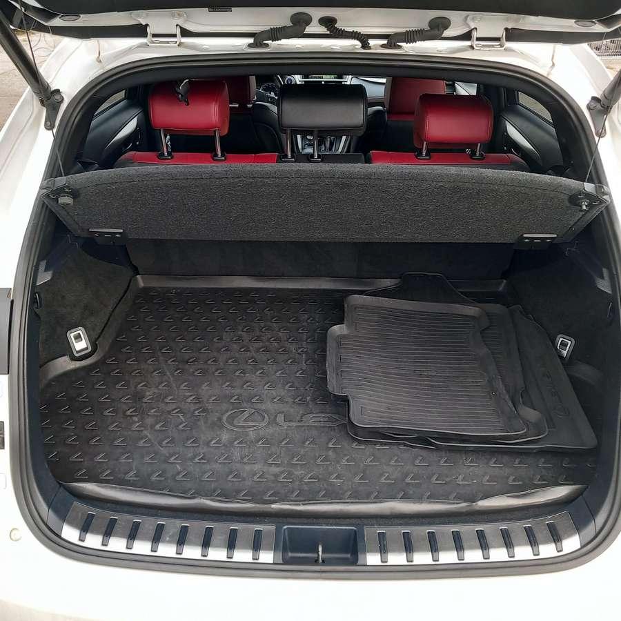 Balts Lexus NX 300h 2014 Panevēža, ar dzinēja tilpumu 2.49 L un nobraukumu 190 tūkst. km par 18500 €, foto 21 vietnē AUTOMOTO.COM.LV