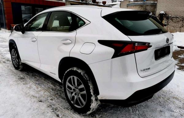 White Lexus NX 300h 2015 in Vilnius, with an engine capacity of 2.49 L and mileage of 157 thousand km for 17400 €, photo 3 on AUTOMOTO.COM.LV