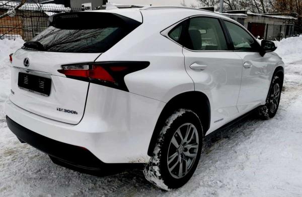 White Lexus NX 300h 2015 in Vilnius, with an engine capacity of 2.49 L and mileage of 157 thousand km for 17400 €, photo 4 on AUTOMOTO.COM.LV