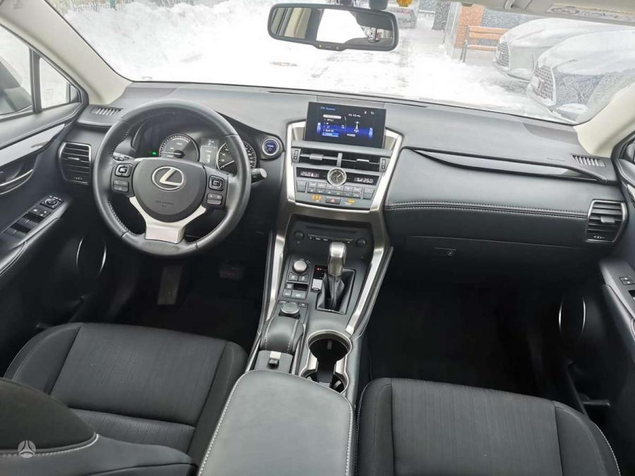 White Lexus NX 300h 2015 in Vilnius, with an engine capacity of 2.49 L and mileage of 157 thousand km for 17400 €, photo 5 on AUTOMOTO.COM.LV