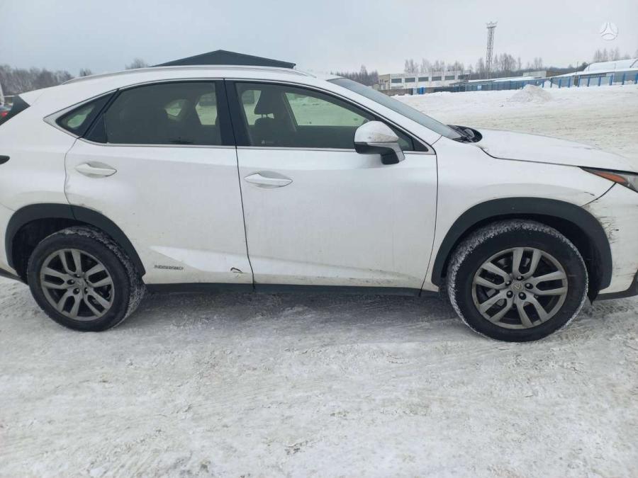 White Lexus NX 300h 2015 in Panevezys, with an engine capacity of 2.49 L and mileage of 456 thousand km for 11900 €, photo 4 on AUTOMOTO.COM.LV