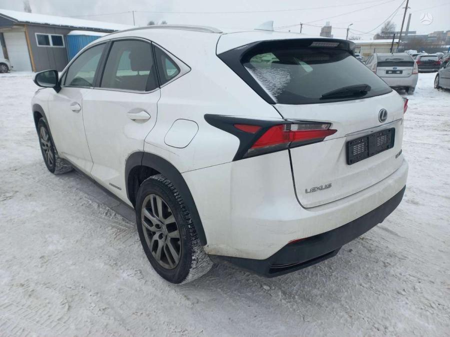 White Lexus NX 300h 2015 in Panevezys, with an engine capacity of 2.49 L and mileage of 456 thousand km for 11900 €, photo 7 on AUTOMOTO.COM.LV