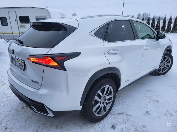 Balts Lexus NX 300h 2015 Raseiniai, ar dzinēja tilpumu 2.49 L un nobraukumu 129 tūkst. km par 17950 €, foto 4 vietnē AUTOMOTO.COM.LV