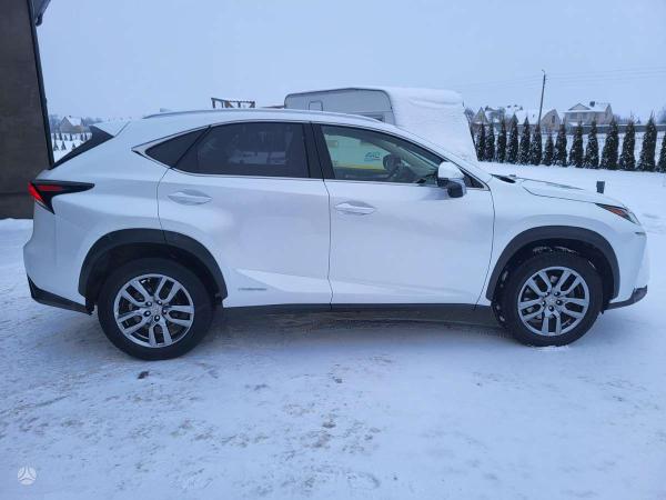 Balts Lexus NX 300h 2015 Raseiniai, ar dzinēja tilpumu 2.49 L un nobraukumu 129 tūkst. km par 17950 €, foto 8 vietnē AUTOMOTO.COM.LV