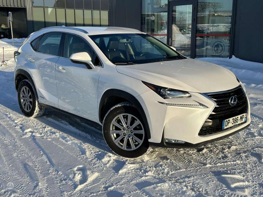 White Lexus NX 300h 2015 in Siauliai, with an engine capacity of 2.49 L and mileage of 261 thousand km for 16900 €, photo 3 on AUTOMOTO.COM.LV