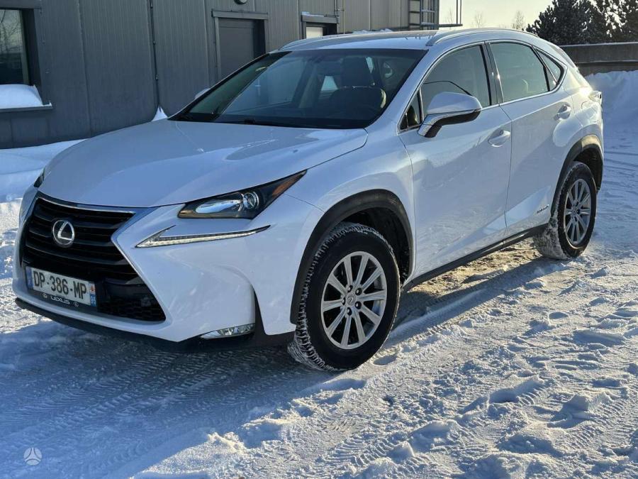White Lexus NX 300h 2015 in Siauliai, with an engine capacity of 2.49 L and mileage of 261 thousand km for 16900 €, photo 7 on AUTOMOTO.COM.LV
